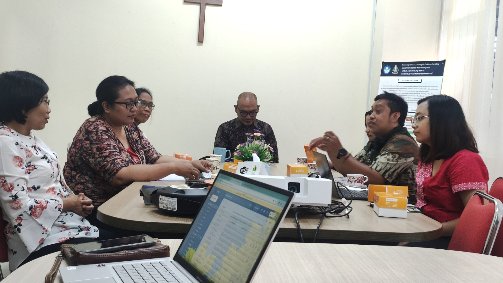 UKDW Welcomes PT Pandam Adiwastra Janaloka for Collaboration Talks ...