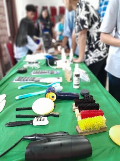 3 Kelompok Usaha Mahasiswa UKDW Ajak Siswa SMA YSKI Semarang Kenali ...