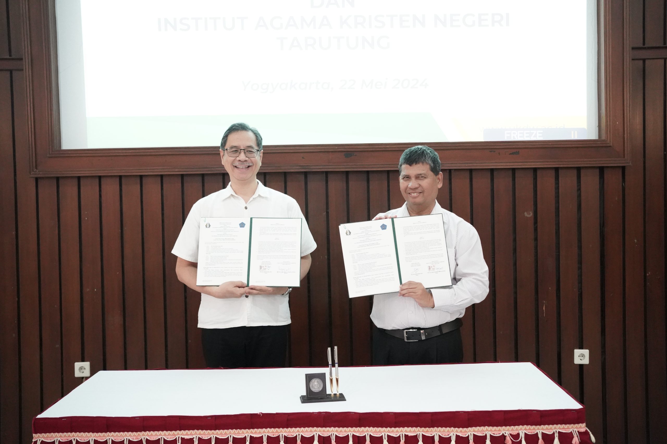 UKDW Perkuat Kerja Sama dengan IAKN Tarutung - Universitas Kristen Duta ...